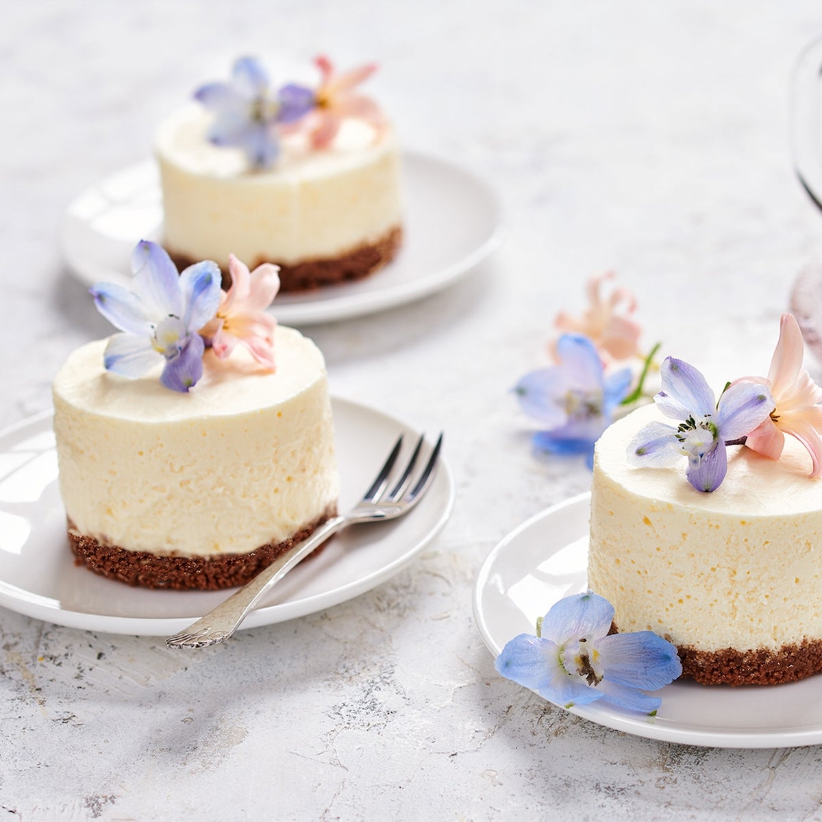 Lemon bavarois cupcakes - deleukstetaartenshop.com