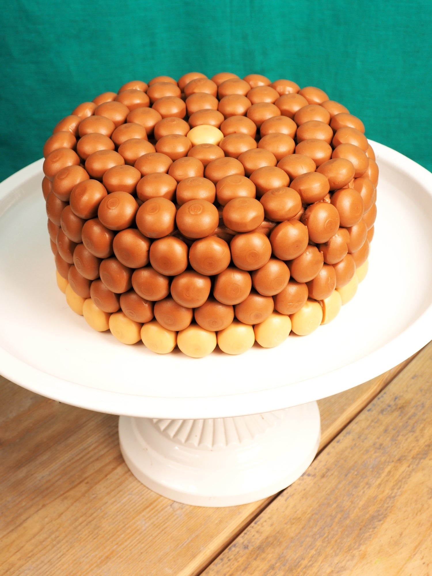 Mentos Choco & Caramel Cake - deleukstetaartenshop.com